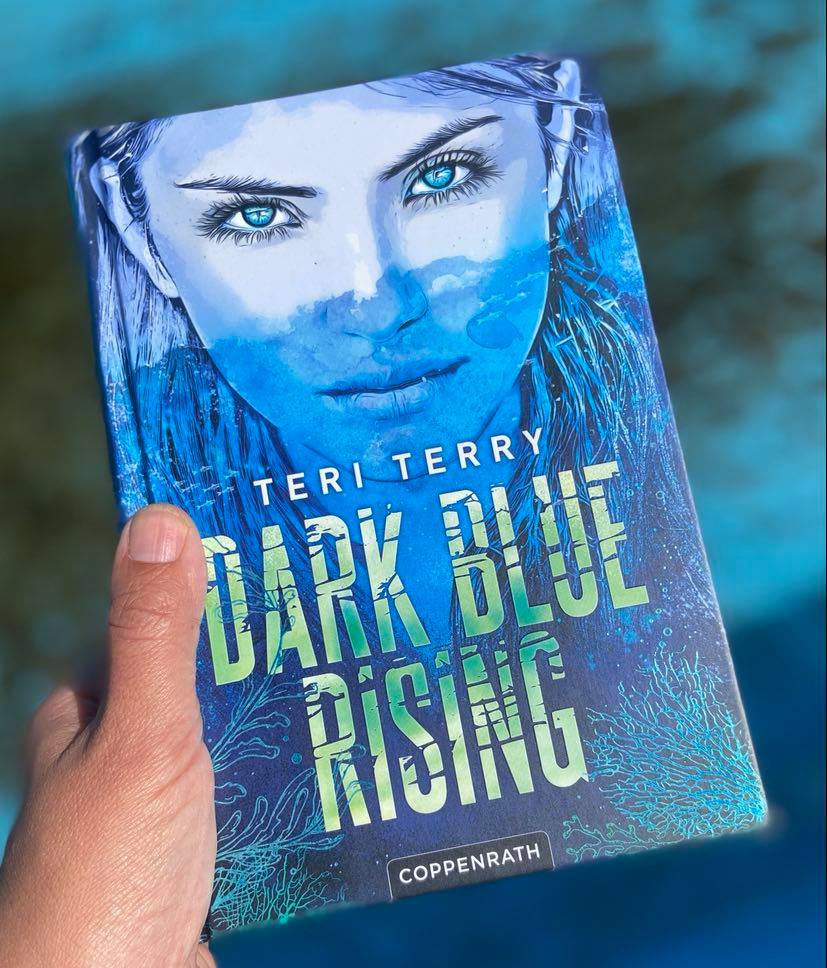 [Rezension] "Dark Blue Rising" von Teri Terry - Kathrineverdeen